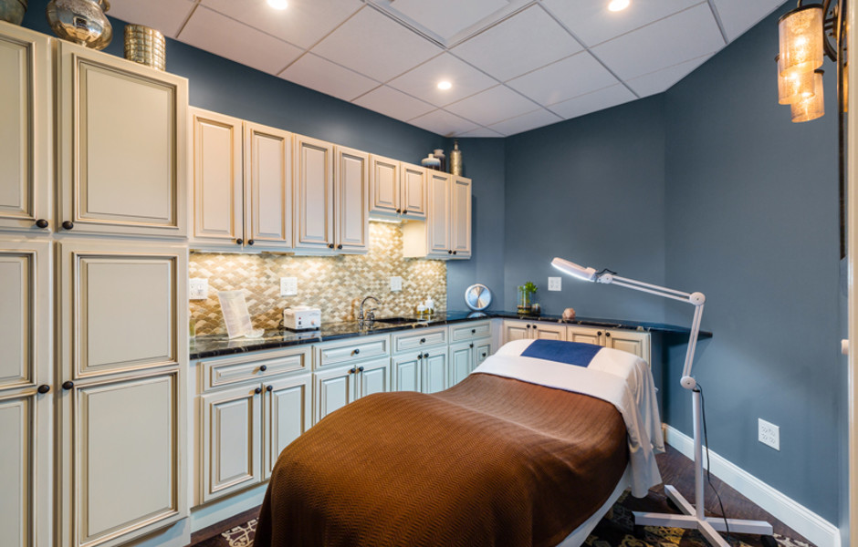 Regency Plaza | Chestnut Hill Realty